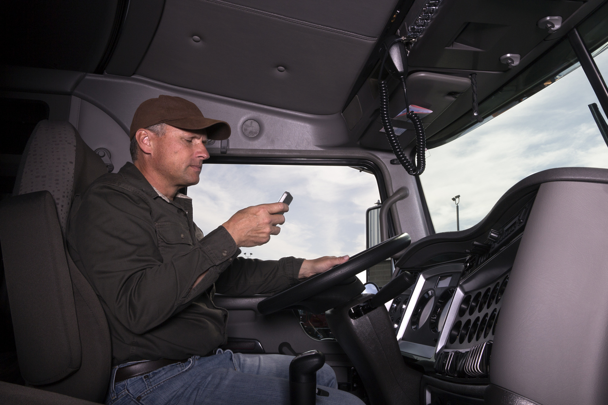 April Is Distracted Driving Awareness Month: Educate Your Staff ...